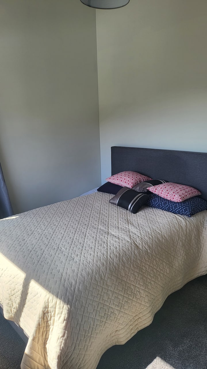 Sunny Room On The Hill. - Christchurch