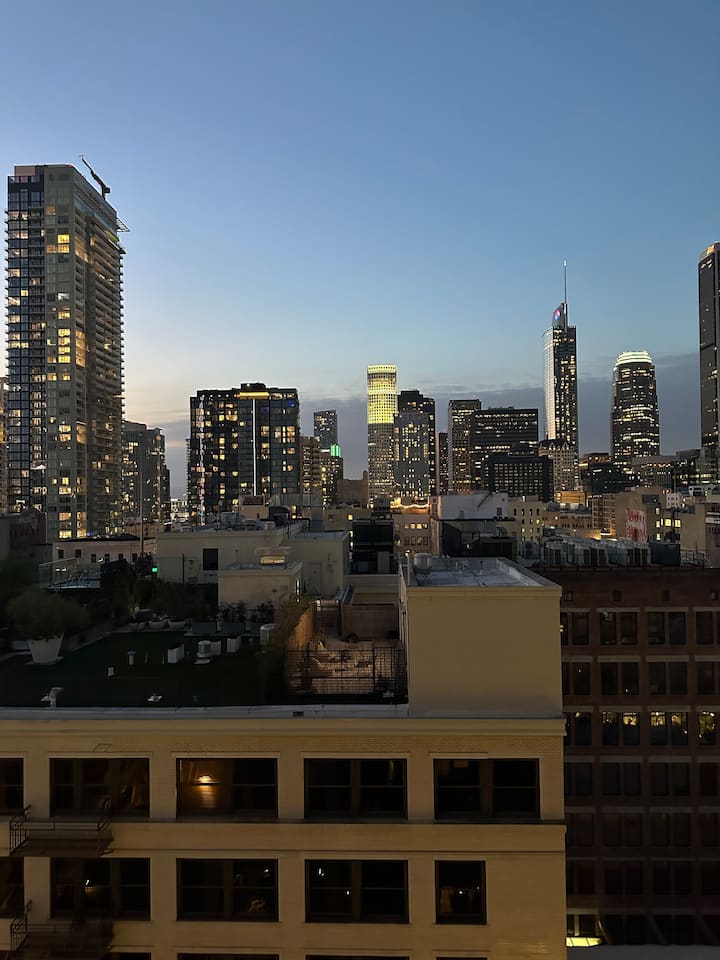 Sexy Apt. Suite W/ Skyline View Of Dtla & Balcony! - Fashion District - Los Angeles