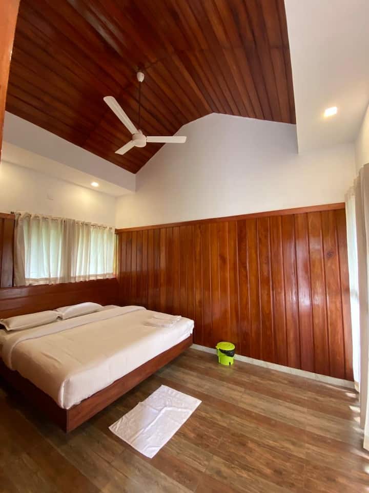 First Floor Double Room With Balcony, Munnar - Munnar