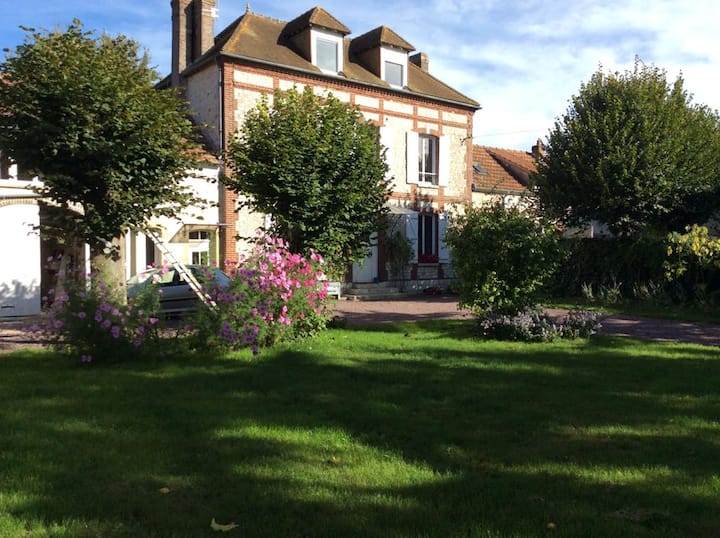 Maison De Maître Avec Jardin - Vernon, France