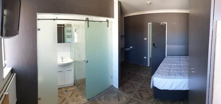 Motel Style Studio Suite 4 - Bathurst