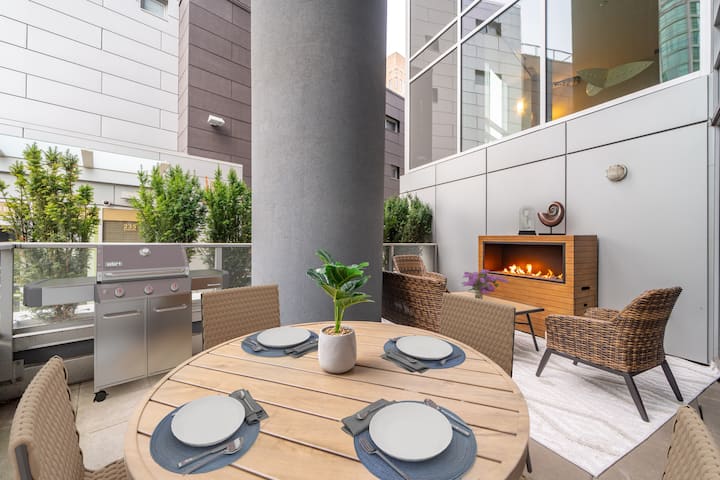 Spacious Jr 2br With Parking And Huge Patio - Vancouver