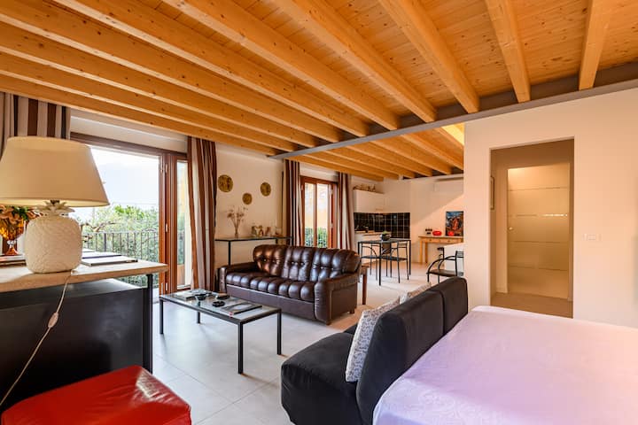 In Riva Al Lago Di Iseo Dependance Primo Piano - Zone