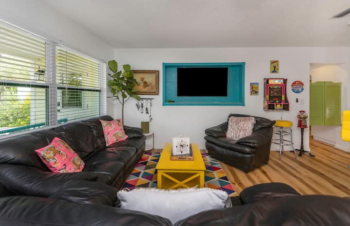 Florida Retro Airbnb - Clearwater, FL