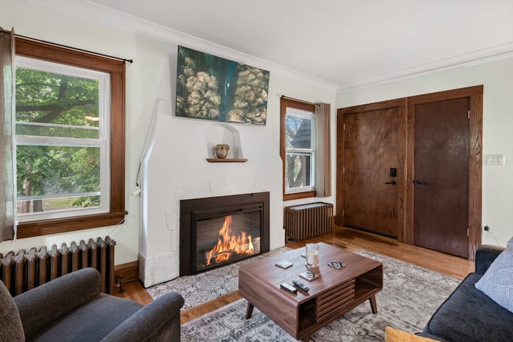 4 Bed- Near Fairgrounds & Uni , Garage Bbq, Patio - Minneapolis, MN