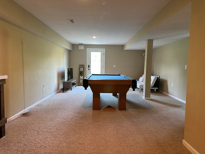 Private Room With Full Basement - Shawnee, KS