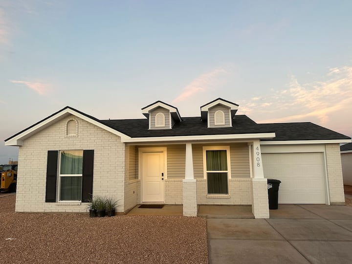 New Luxury Style Cottage 6 Beds W/tv In Each Room - Odessa, TX