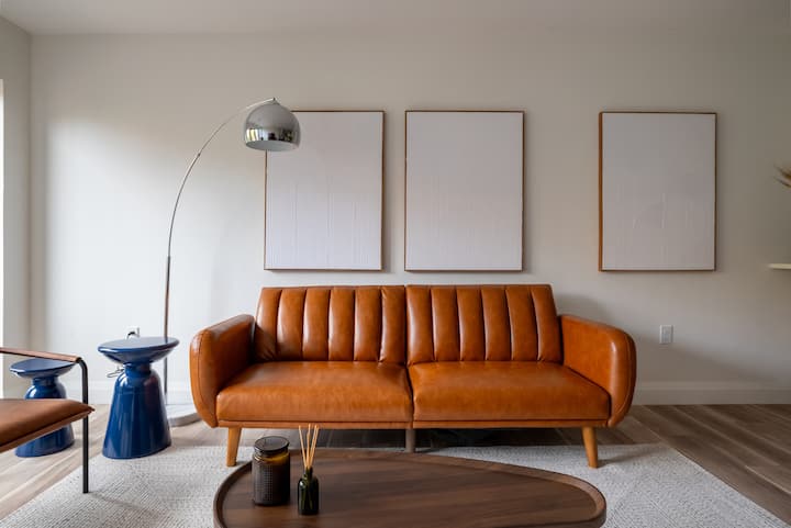 Luxury Furnished Apartment - 퀸시