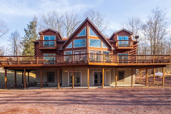 Private 10 Br 6 Ba Sleeps 30 Free Tesla Ev Wifi - Lausanne Township