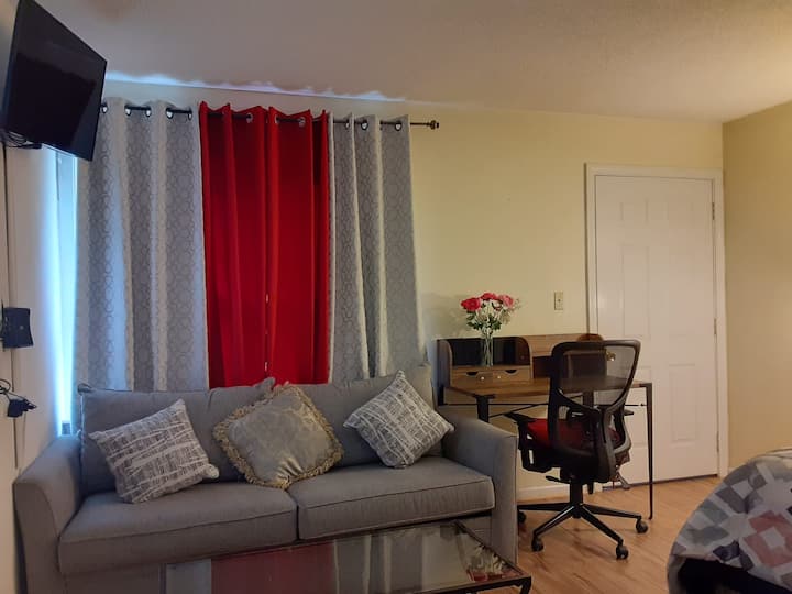 Claassic Suite - Bristol, CT