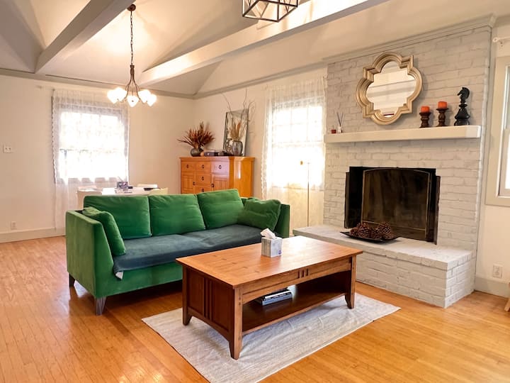 Petfriendly + 4 Bedroom + Large Backyard + Parking - Concord