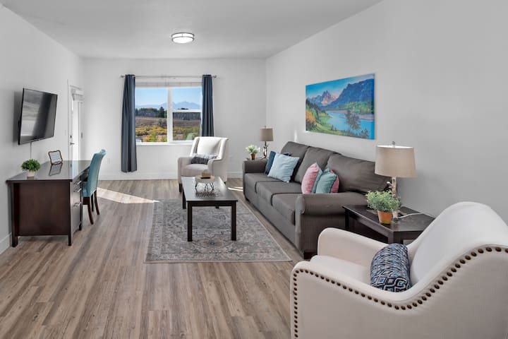 Serene Utah Escape Temple Views & Resort Amenities - Provo, UT