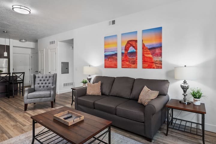 Orem 2br Retreat W/ Resort Amenities - Utah Lake, UT
