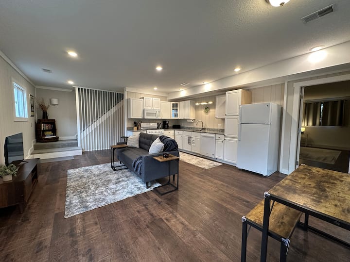 Downtown Guesthouse: Dog-friendly; 30+ Day Stays! - Harbor Springs, MI