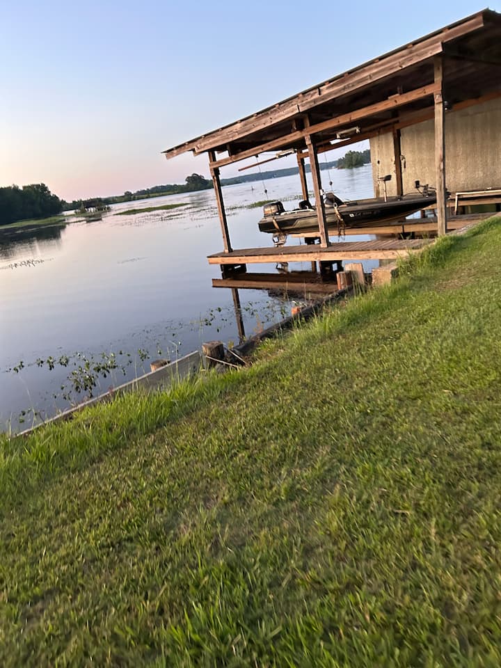 Camp House On The Lake - Lake Claiborne, LA