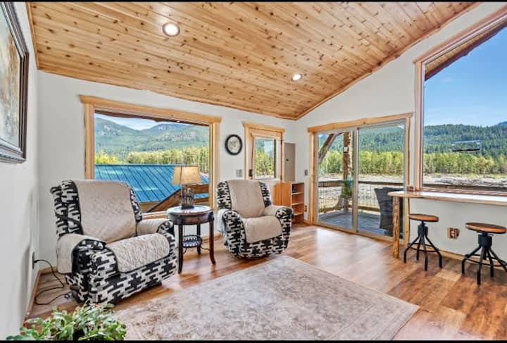 Stairway To Heaven Cabin On The Cowlitz River - Washington
