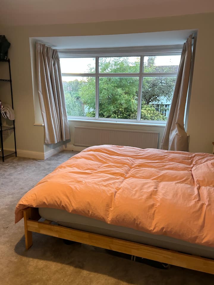 Beautiful King Bedroom In Mcr - Great Location - Altrincham