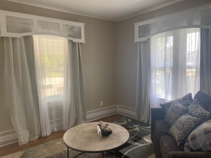 The Kansas Street Bungalow! - Lake Inman, KS