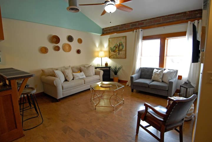 "Downtown Bloomington Loft-style Urban Retreat" - Bloomington, IN