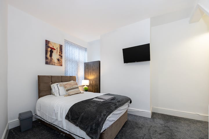 M6 Guest House Room2 - Salford