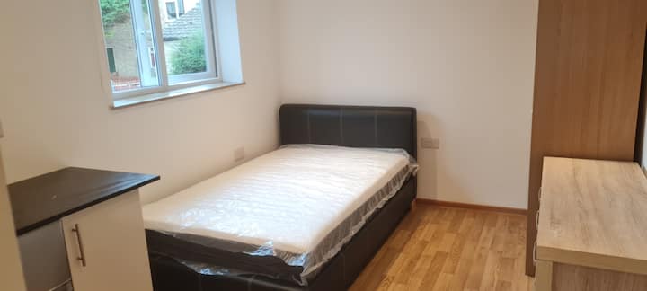 Corby, Ensuite Room In Shared Property - Corby