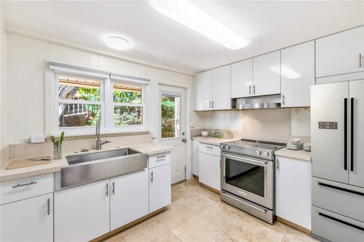 Waikiki Views | 3br Pet-friendly Home W/ Parking - Honolulu, HI