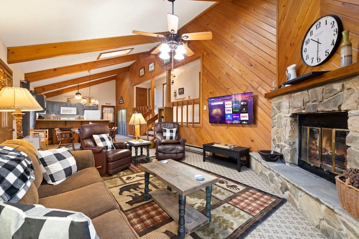 Mountain Creek Cabin W/ Fire Pit & Wifi - Maggie Valley, NC