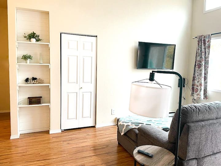 Great Alaskan Retreat - Anchorage, AK