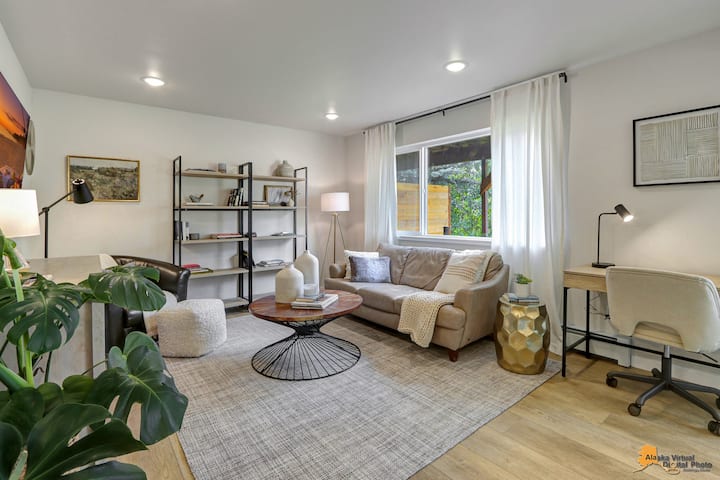 Urban Escape Unit 2, Umed District - Anchorage, AK