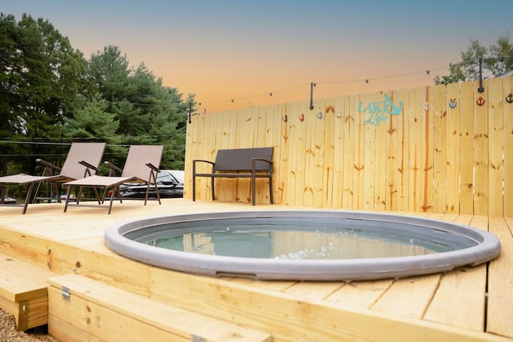 Lkn Top Unit Getaway Oasis! - Lake Norman, NC