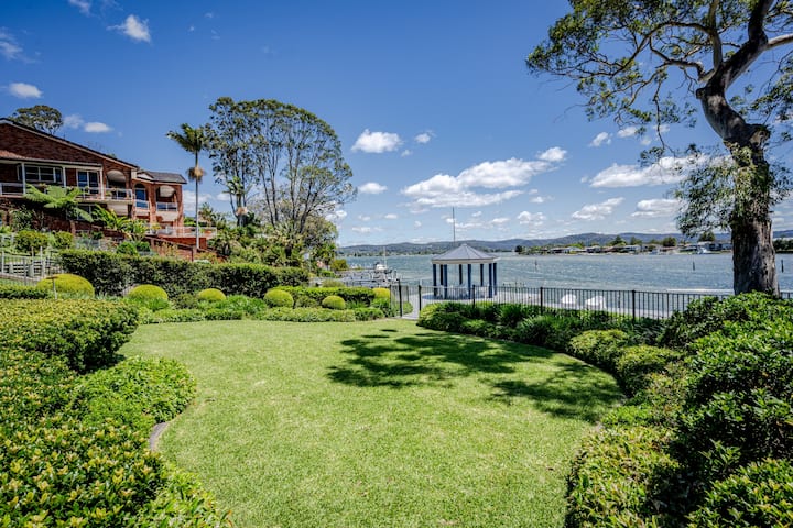 Luxe | Water Front | Resort-style | 5 Bedroom Home - Avoca Beach