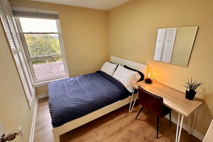 Private Double Bed In Shared Condo - Toronto
