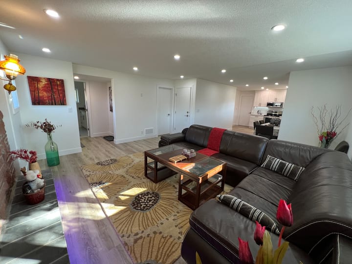 Modern Cozy Cottage Suite 5 Min To City&ski Resort - Red Deer