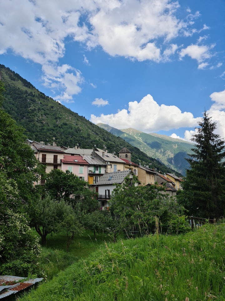 Loue Charmante Maisonnette à La Montagne - Roubion
