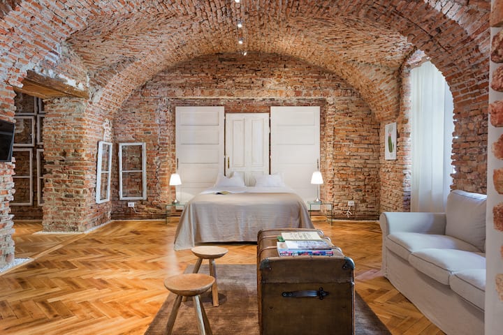 Historical All Brick Apartment - Cluj-Napoca