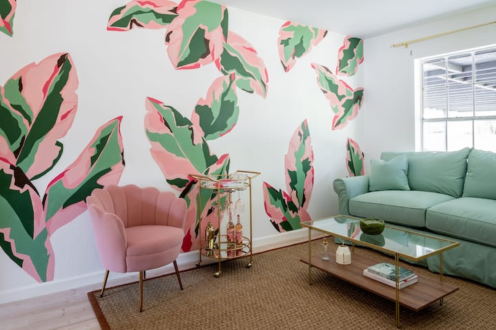 The Pink Palm - Lake Woodlands, The Woodlands