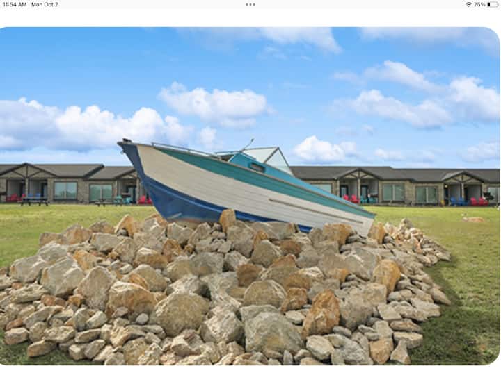 Motorboat Inn Suite 1 - Possum Kingdom Lake, TX