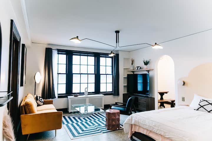 Downtown Historic Studio. Unit L. - Madison, WI