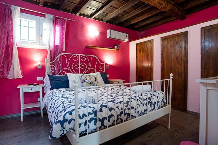 Silvia's Cozy Apt In S.croce Square, Top Location - Florence