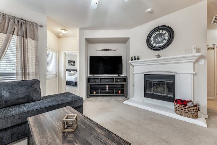 Your Western Comfort Near Stadiums & Downtown - Fort Worth, TX