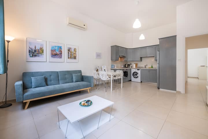 Charming 1-bedroom Flat With Private Courtyard - Nicosia