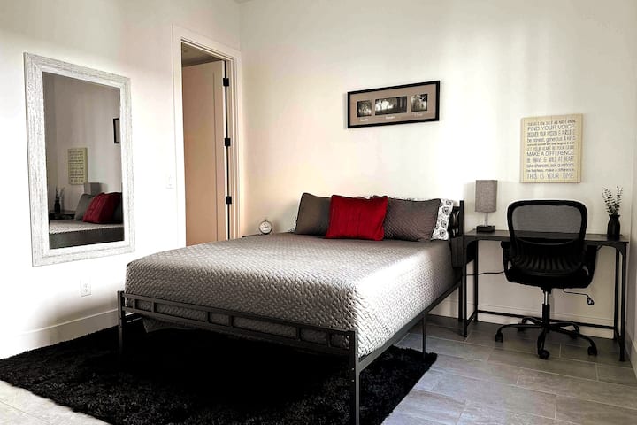 Private 1 Br/ba In A Luxury Home In Rino! - Denver, CO