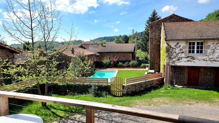 La Galinette Cendrée, Gîte Piscine Pétanque Jeux - Savigneux