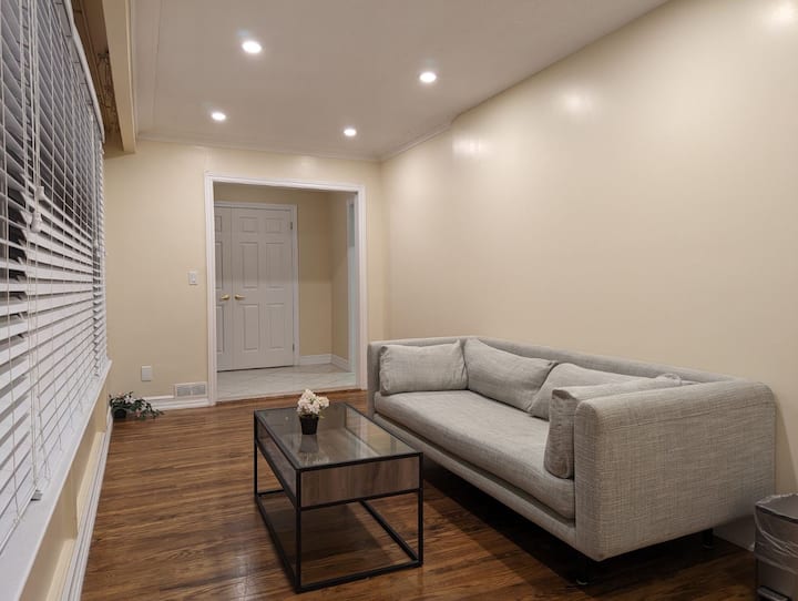 Cozy Bedroom 1 - Toronto