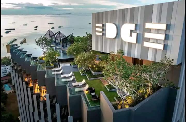 Modern Luxury Seaview Edge 1 Expansive Bedroom - Pattaya