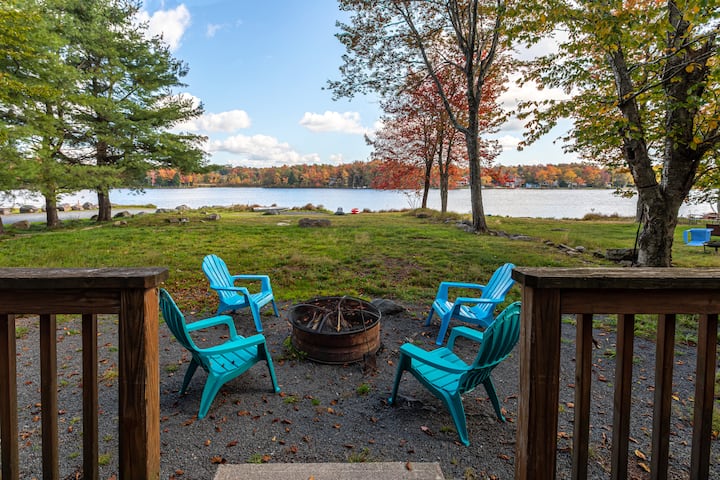 Boardwalk Chalet Lakefront Fire Pit Pet Frie - Tobyhanna State Park, Tobyhanna