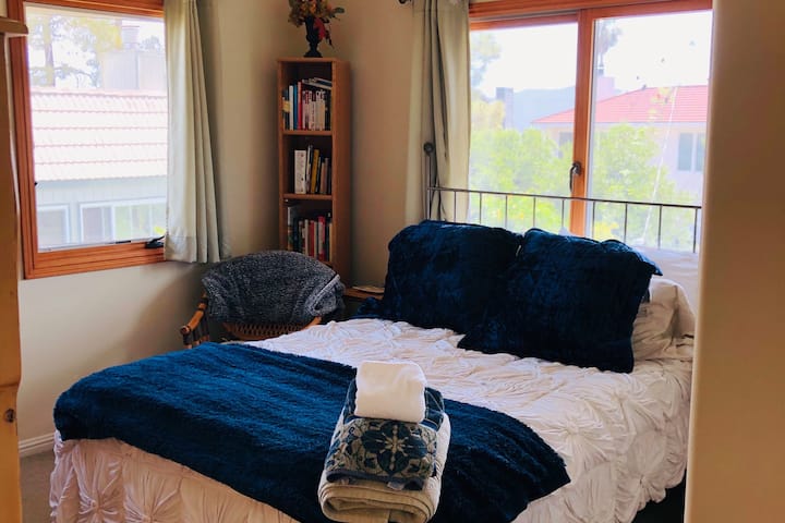 Private One Bedroom And Private
Luxury Bath - San Rafael, CA
