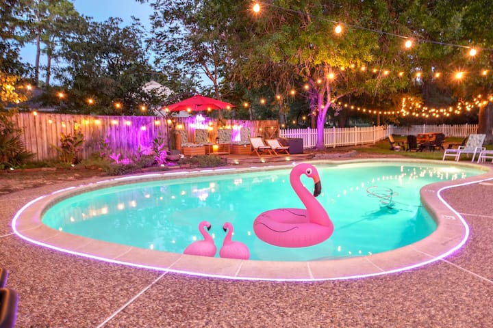 The Flamingo House - Your Home Away From Home - Conroe, TX