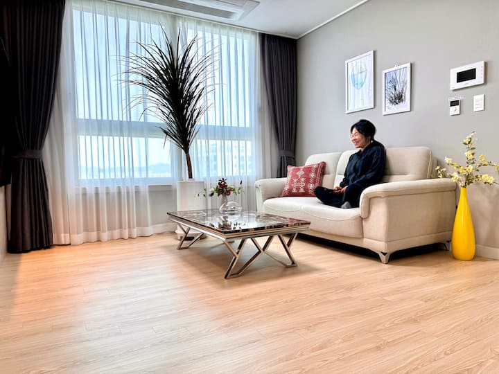 [은하수디앤엠] [찬란하나] 고층/유성온천역3분/신축하우스/프리미엄호텔침구/룸3(all침대 - Daejeon