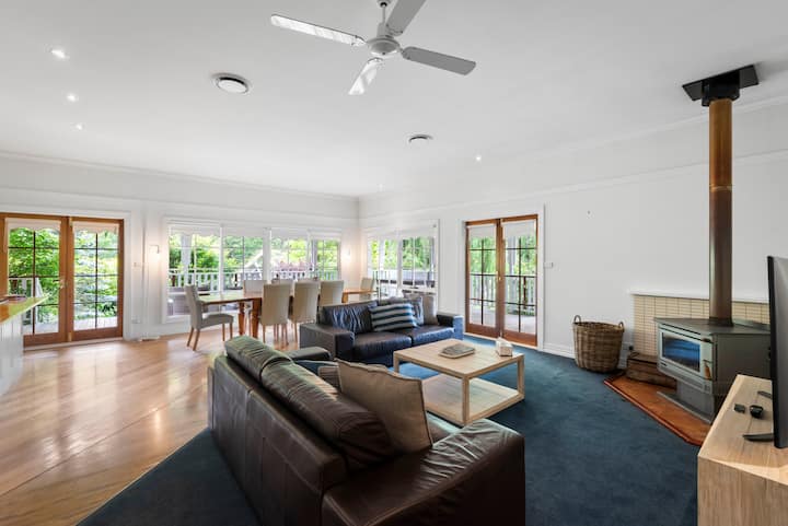 Magical Lucindale - Gorgeous 4 Bedroom House - Huonville